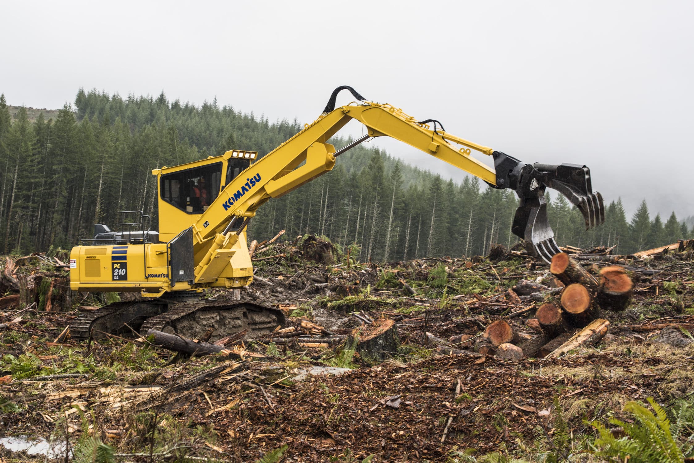 履带式伐木归堆机 - PC210LL-10 - Komatsu Forest AB - 四驱